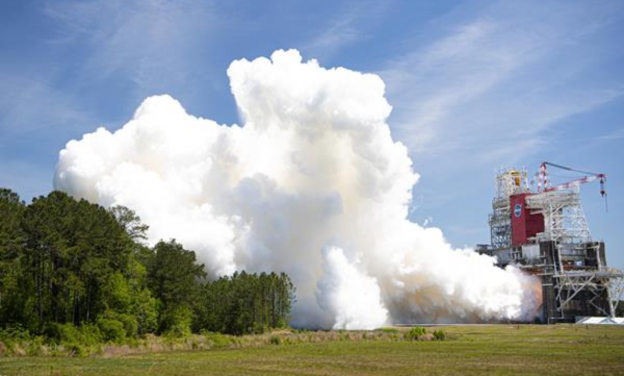 Hydrogen-fueled engine for Delta IV Heavy Launch Vehicle passes final ...