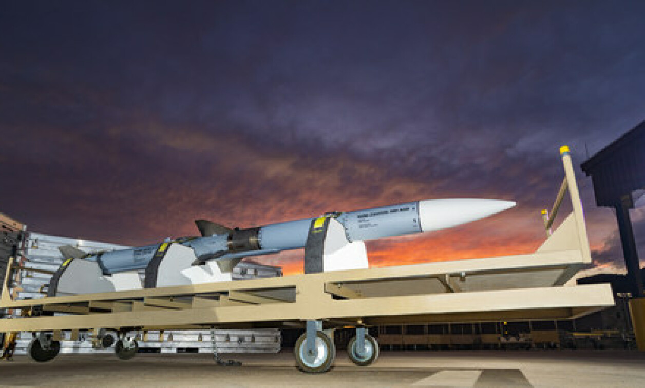 Upgraded AMRAAM missile contract won by Raytheon - Military Embedded ...