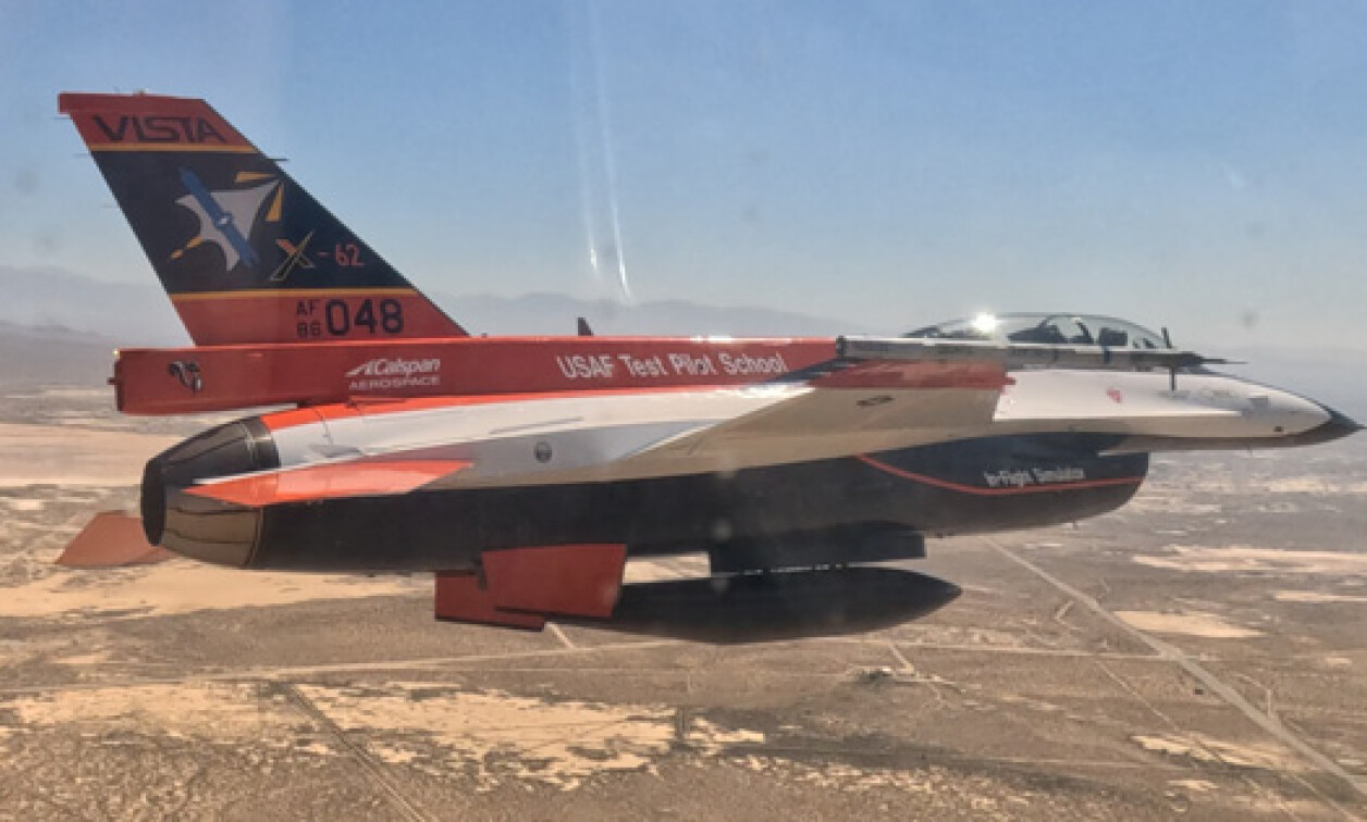 AI-piloted F-16 'dogfights' human pilot in DARPA test - Military ...