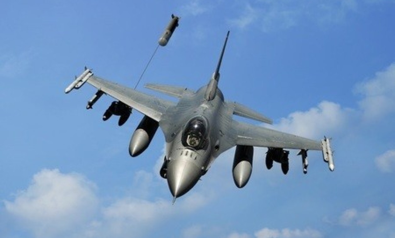 Airborne dual-band decoy for U.S. Navy delivered by Raytheon - Military ...