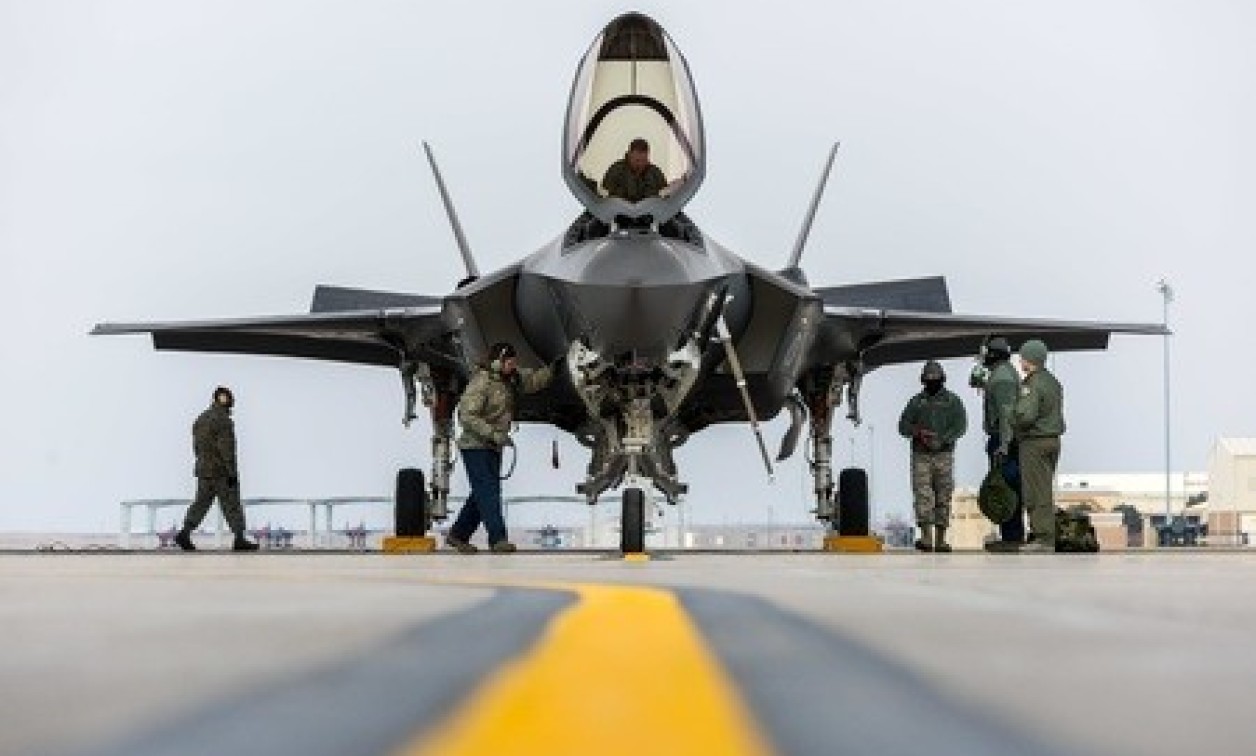 Navy signs $142 million contract for tactical combat-training system ...