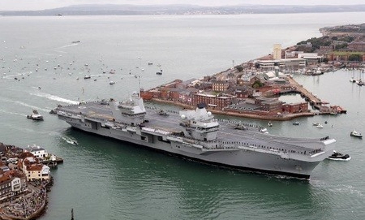 New aircraft carrier HMS Queen Elizabeth debuts in U.K. home port ...