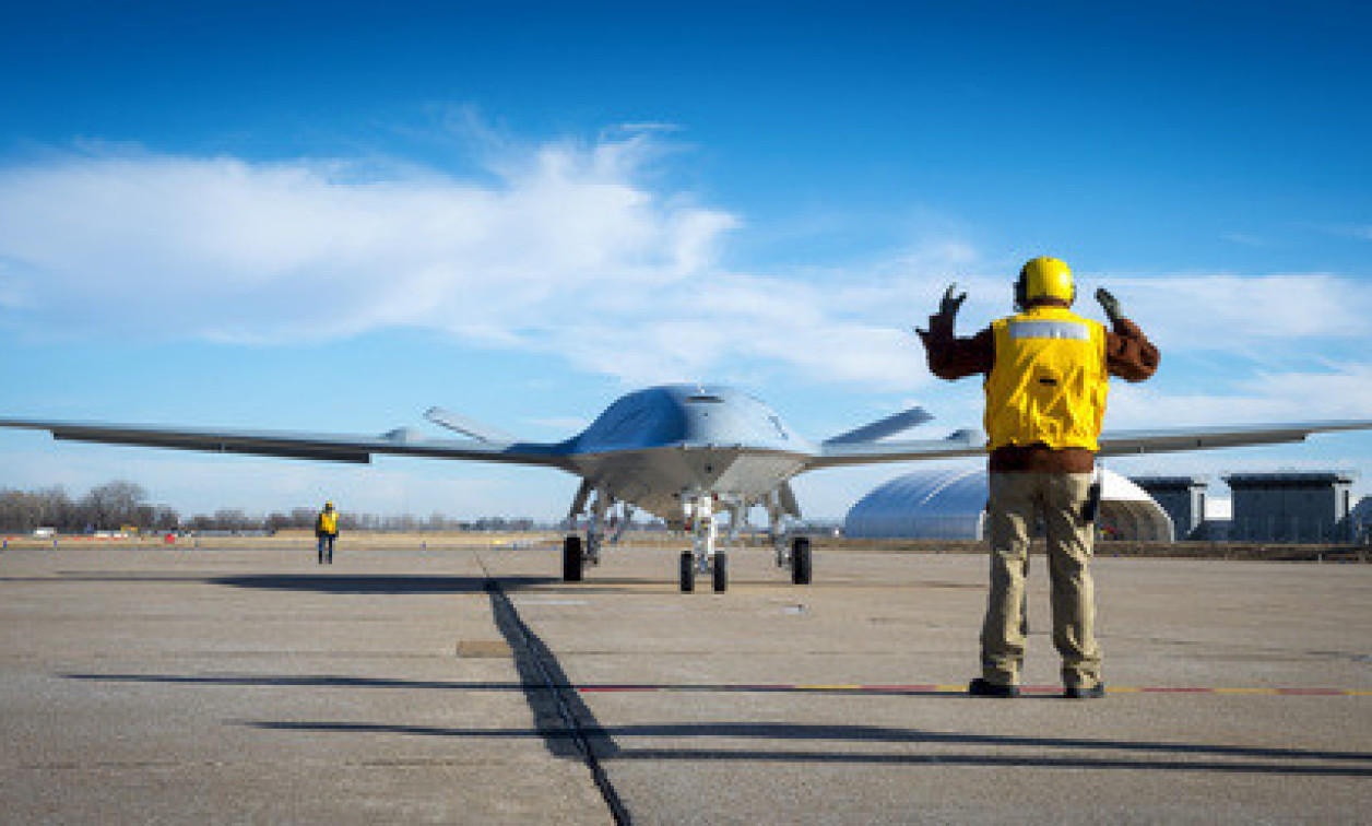 Unmanned aerial refueler for U.S. Navy to be built by Boeing - Military ...